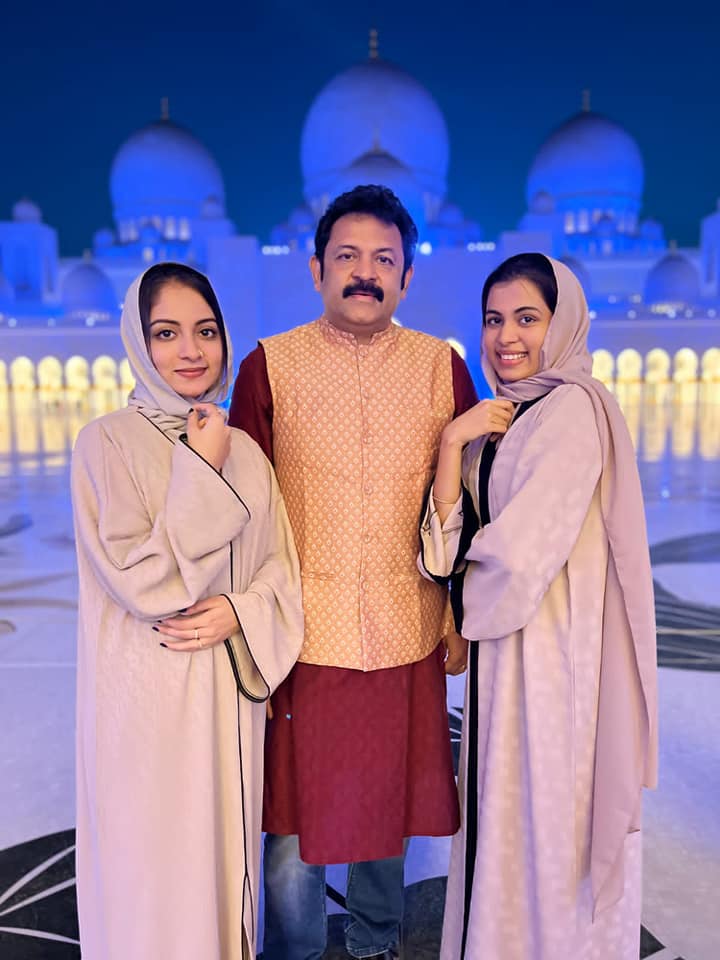 BJP leader Krishna Kumar poses for camera with daughters in hijab in ...